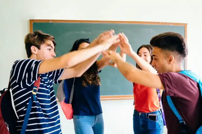 12 Contoh Cerpen tentang Persahabatan di Sekolah, Penuh Makna! - Sonora.id