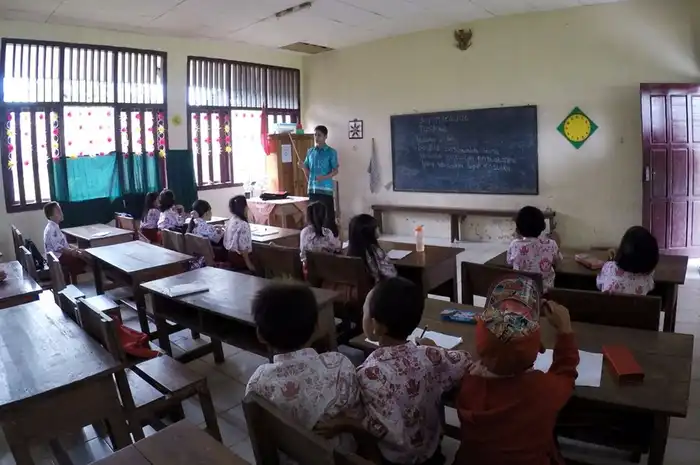 30 Contoh Puisi Pendidikan Pendek, Referensi untuk Tugas Sekolah ...