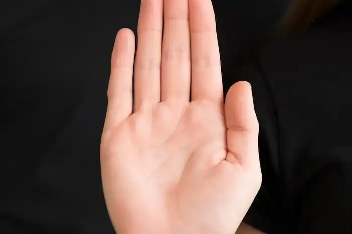 6 Arti Huruf M di Telapak Tangan Menurut Palmistry, Cek Sekarang ...