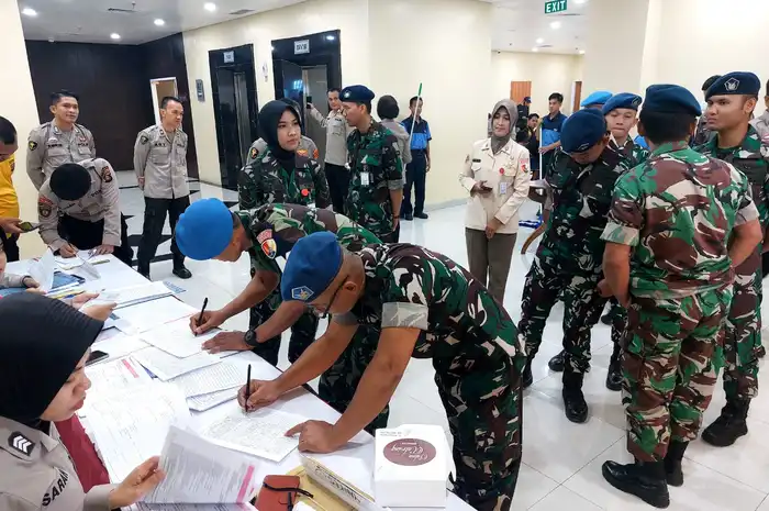 Sinergitas TNI Polri Melalui Donor Darah Bersama HUT Bhayangkara ke-77 - Sonora.id