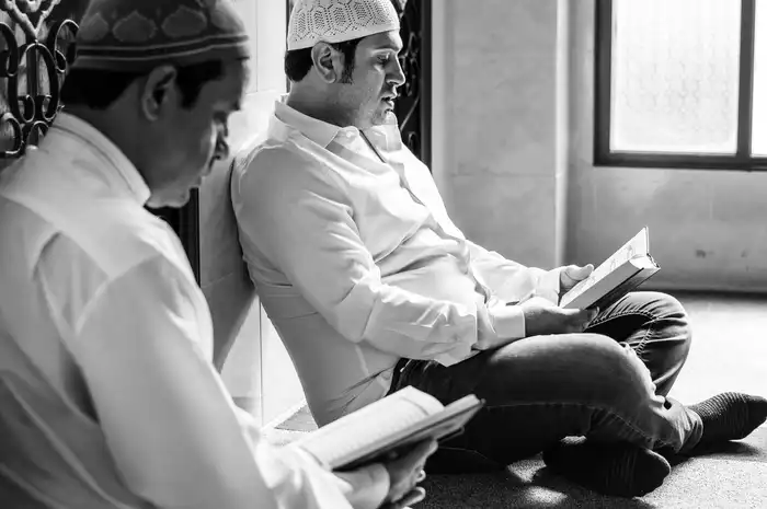 Ayat 1000 Dinar beserta Keutamaan dan Cara Mengamalkannya - Sonora.id