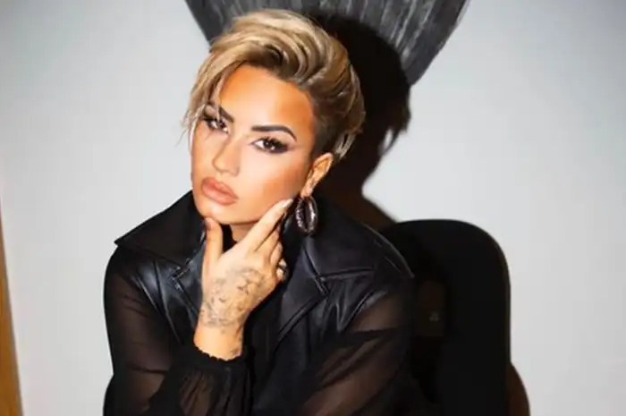 Lirik Lagu 'SWINE' - Demi Lovato, dengan Terjemahan Bahasa Indonesia ...