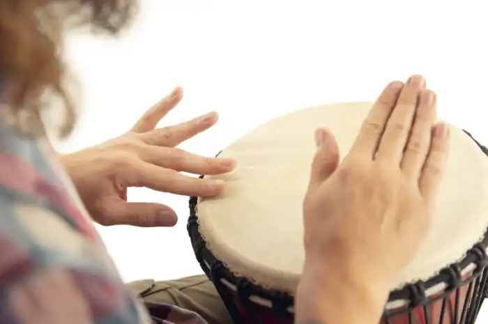 15 Contoh Alat Musik Ritmis, Lengkap dengan Cara Memainkannya - Sonora.id