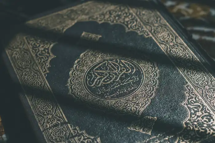 Surat Al-Falaq Arab, Latin, dan Artinya: Lengkap beserta Makna - Sonora.id