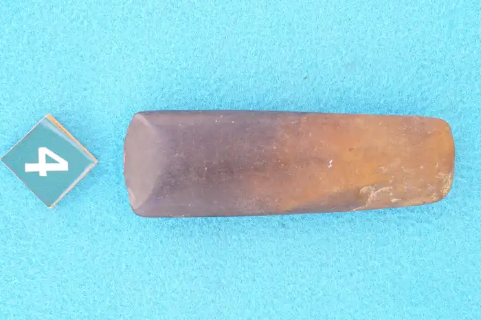 Peninggalan dari Zaman Neolitikum, Apa Fungsi Beliung Persegi? - Sonora.id