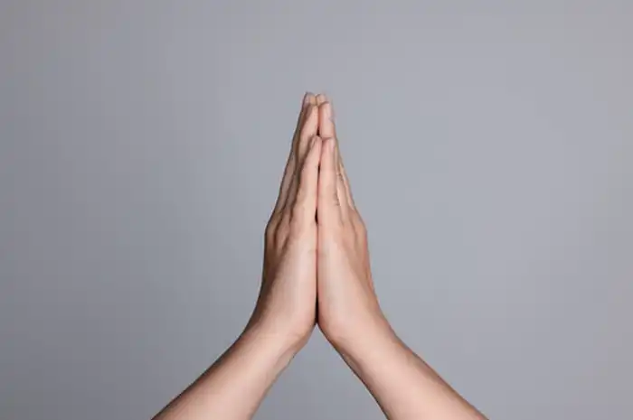 5 Contoh Mantra Lengkap dengan Ciri-cirinya - Sonora.id