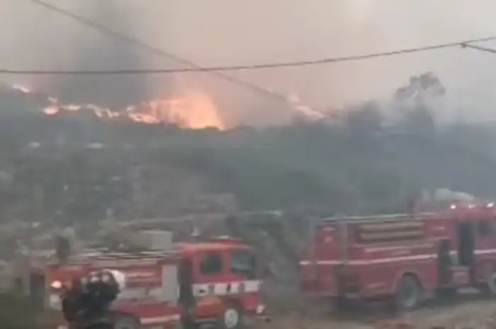 TPA Sarimukti Terbakar, Ridwan Kamil: Pelayanan Sampah Tak Boleh ...