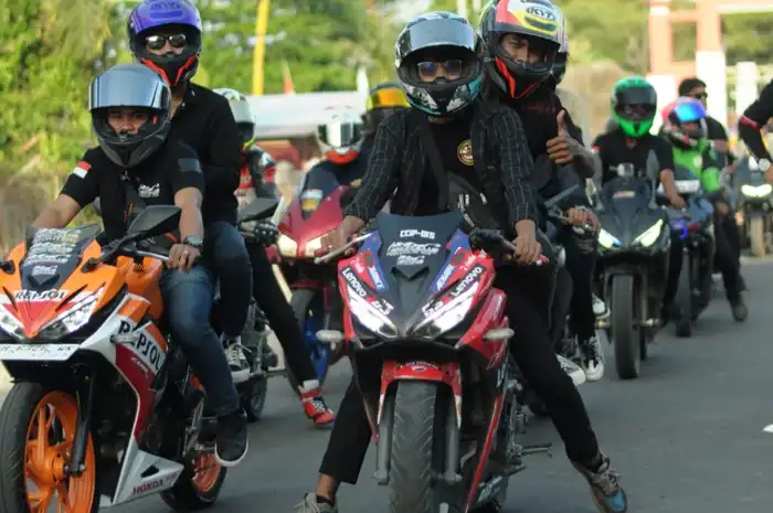 Kopdar Satu Dekade, Komunitas Motor Ini Kelilingi Kota Sampit - Sonora.id