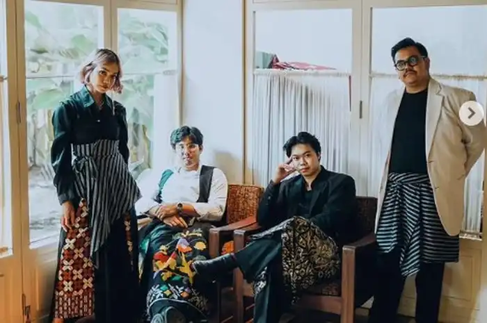 Viral! Lirik Lagu Am I Bothering You? - Reality Club dan Terjemahannya - Sonora.id