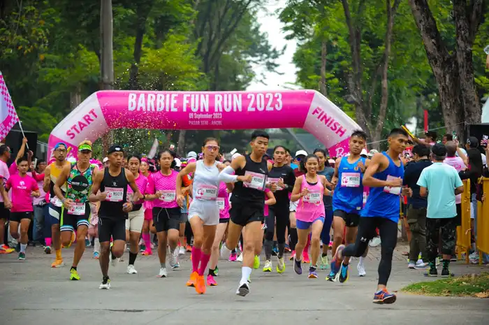 Membawa Nuansa Pinky Barbie Fun Run 2023 di Pasar Seni, Ancol - Sonora.id