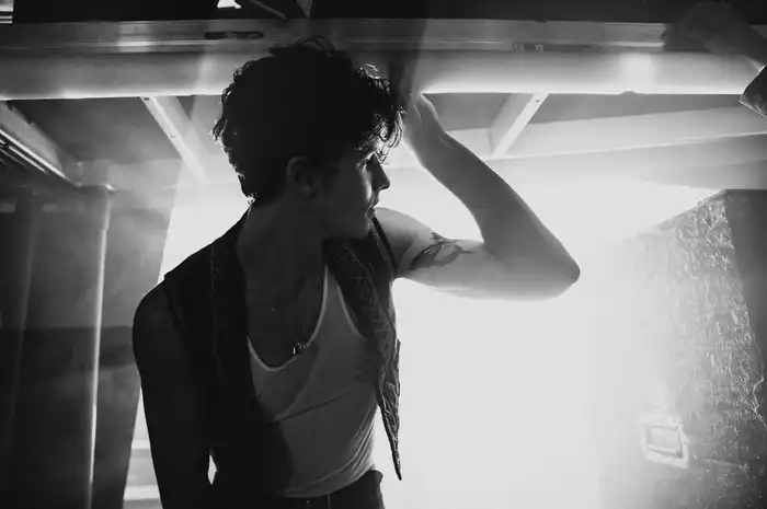Lirik Lagu dan Terjemahan Stitches yang Dipopulerkan Shawn Mendes ...