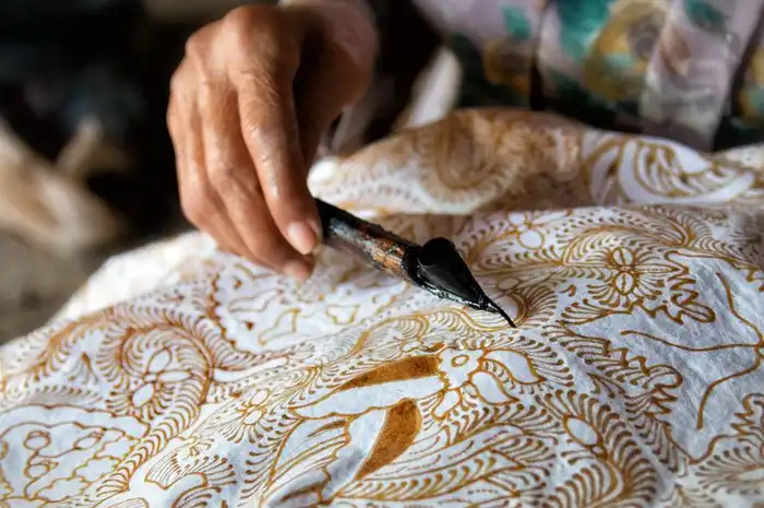30 Ucapan Hari Batik Nasional 2025, Cocok untuk Caption dan Status Medsos - Sonora.id