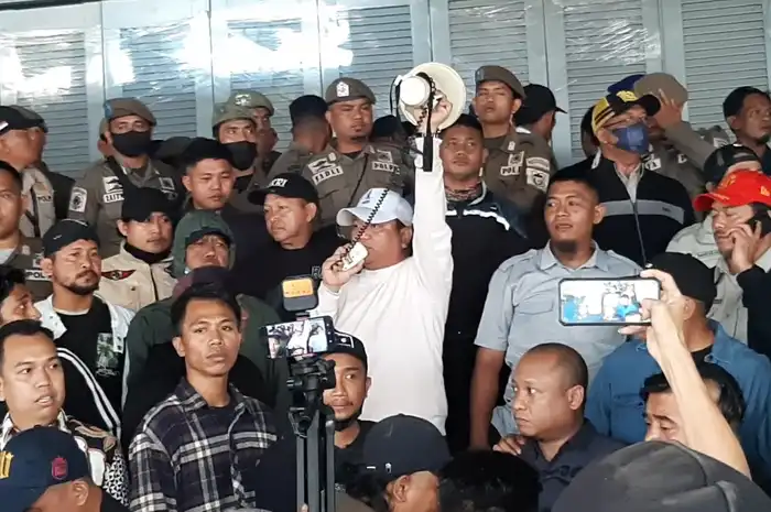 Bentrok, Pemkot Makassar Ambil Alih Pengelolaan Pasar Butung - Sonora.id