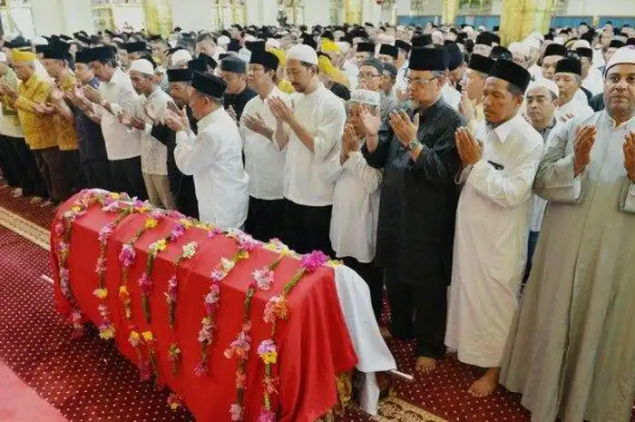 Bacaan Sholat Jenazah Lengkap: Niat sampai Doa yang Dibaca - Sonora.id
