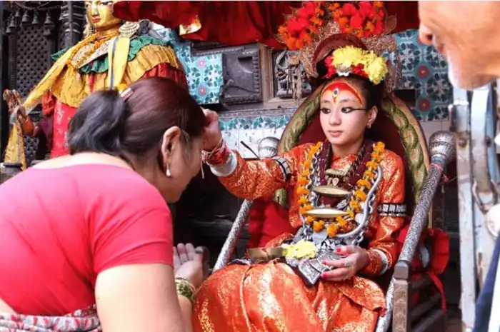 Arti Kumari Senyum? Merinding, Ini Makna Senyuman Dewi Hidup dari Nepal ...