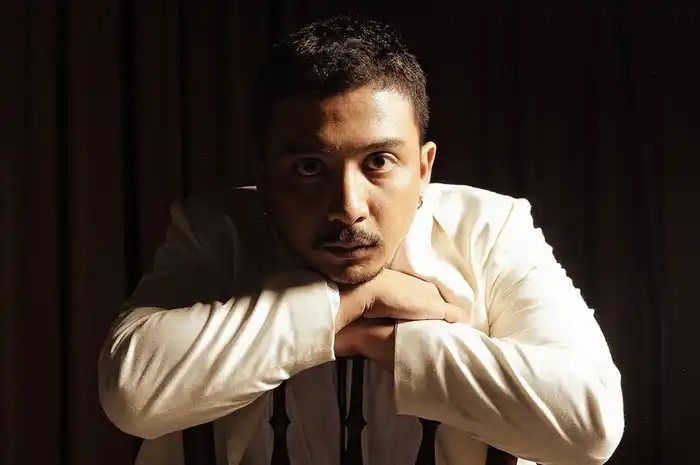 Lirik Lagu Dari Planet Lain - Sal Priadi, Sepertinya kau memang dari ...