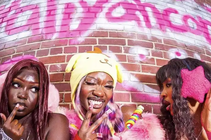 Lirik dan Makna Lagu 'IT Girl' - Aliyah's Interlude - Sonora.id