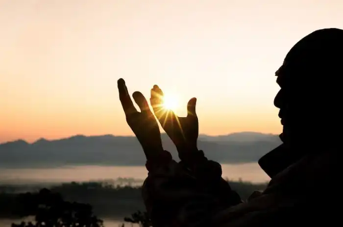 Sholawat Tarhim Subuh Lengkap: Tulisan Arab, Latin dan Artinya - Sonora.id