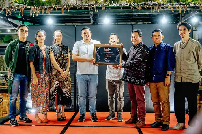 Bobby Nasution Terima Penghargaan Pelopor Kebangkitan Film Medan Menuju ...