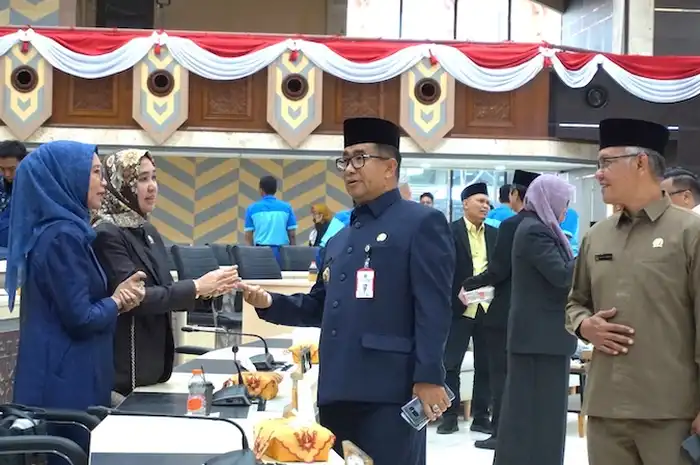 Paripurna ke-43, Hasil Reses Anggota DPRD Kaltim Diserahkan Ke Pj ...