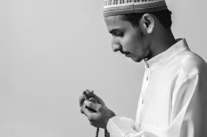 Bacaan Sholawat Surur Lengkap: Arab, Latin dan Artinya - Sonora.id