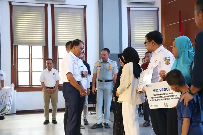 KAI & Jasa Raharja Beri Santunan Ahli Waris Korban Meninggal Kecelakaan ...