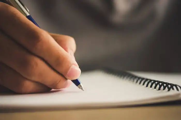 7 Contoh Teks Ulasan Buku Lengkap dengan Strukturnya - Sonora.id