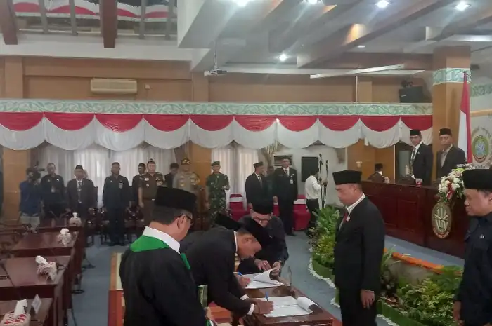 Dua Anggota DPRD Kota Pontianak PAW Resmi Dilantik - Sonora.id