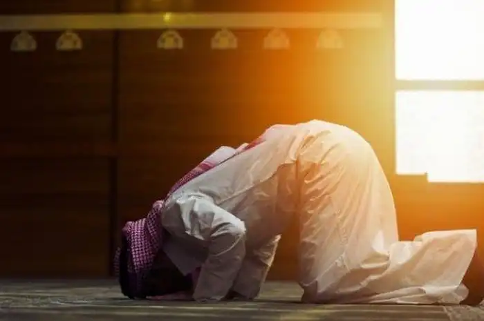 Tata Cara Sholat Rajab 2 Rakaat Lengkap dengan Doanya - Sonora.id