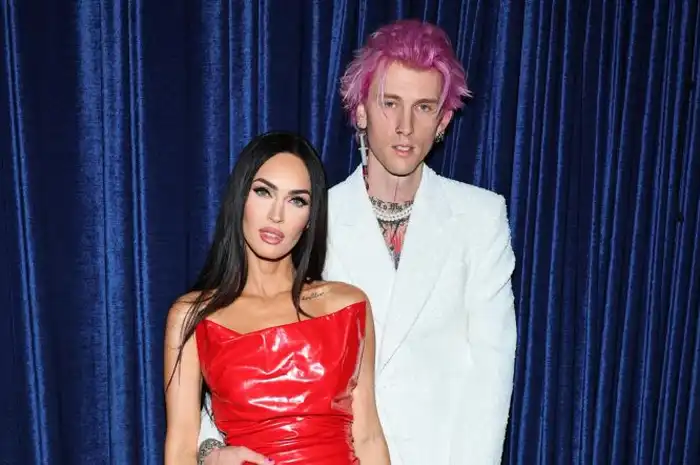 Megan Fox Mengonfirmasi Pertunangannya dengan Machine Gun Kelly ...