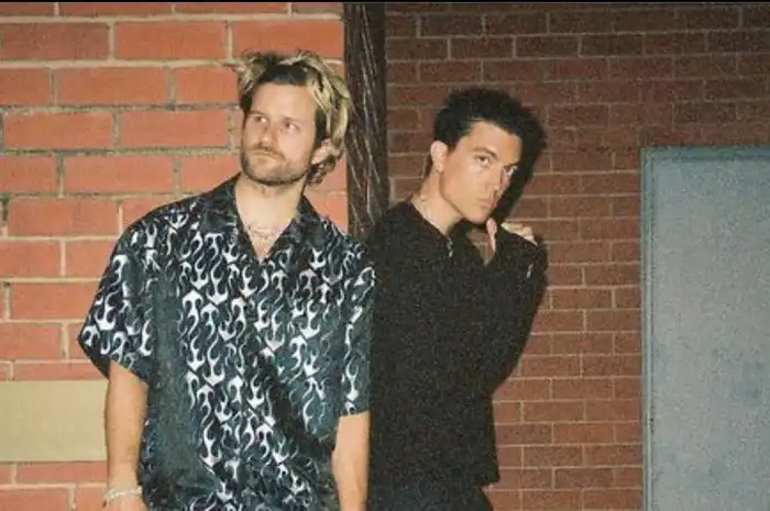 Lirik Lagu dna - LANY, Lengkap dengan Terjemahan Indonesia - Sonora.id