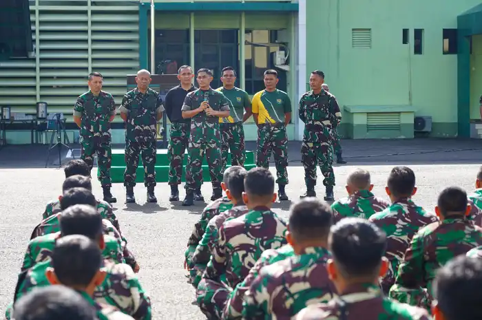 Tinjau Latihan Bela Diri Taktis (BDT), Ini Arahan Pangdam II/SWJ ...