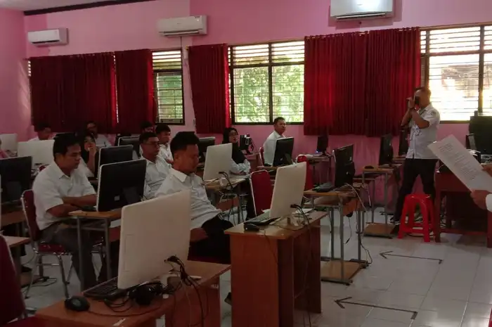 CAT Dalam Proses Seleksi PPK, Ketua KPU Sukoharjo Tinjau Langsung ...