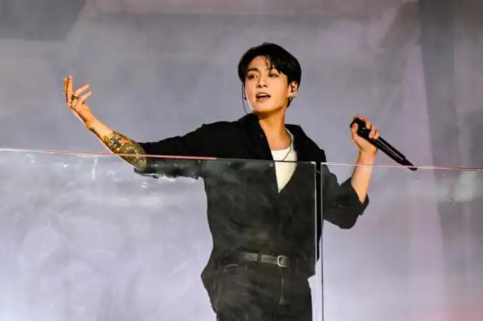 Lirik Lagu 'NEVER LET GO' - Jungkook BTS dengan Terjemahan - Sonora.id