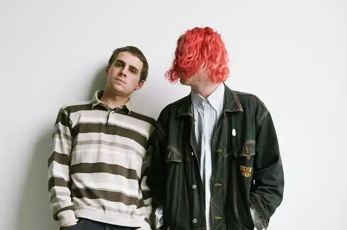 Lirik Lagu 'Linger' - Royel Otis, Lengkap dengan Terjemahannya - Sonora.id