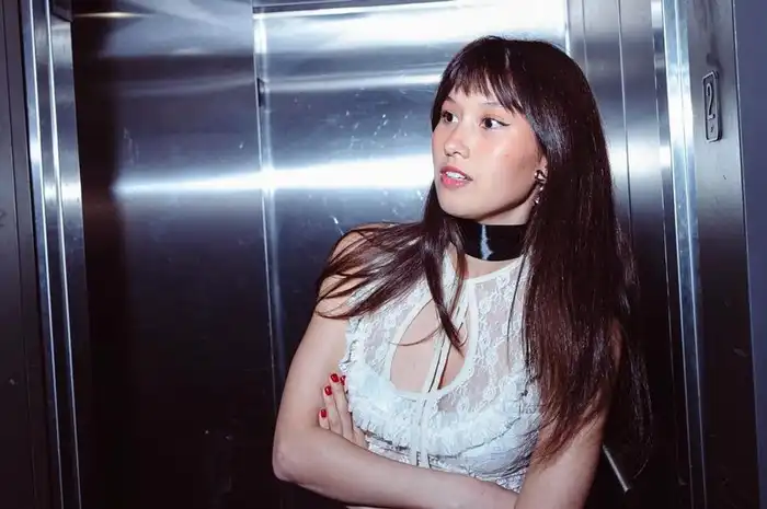 Berikut Ini Lirik Lagu '4 Foot 2' yang Dinyanyikan oleh Juliet Ivy ...