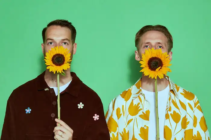 Lirik Lagu Location Unknown - HONNE, Lengkap dengan Terjemahan - Sonora.id