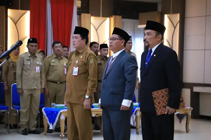 Lantik Tiga Pejabat Tinggi Pratama, Ibnu Ingatkan Peningkatan Kinerja - Sonora.id