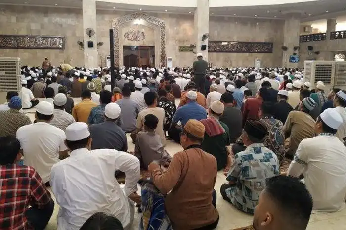 3 Khutbah Jumat Pertengahan Bulan Ramadhan 2025 Bahasa Jawa - Sonora.id