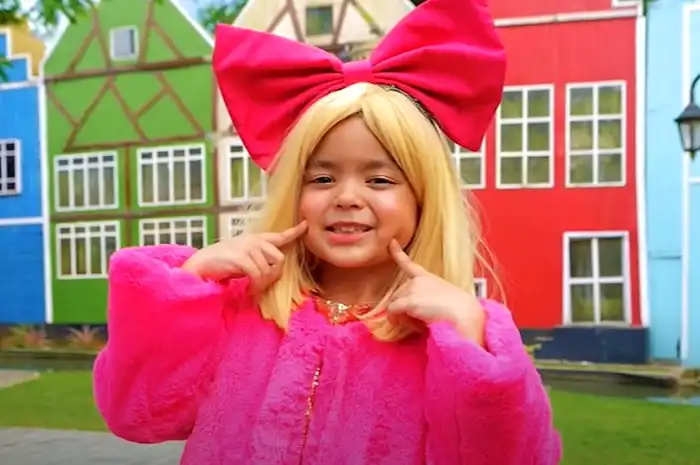 Lirik Lagu Memangnya Aku Boneka - Mazaya Amania Viral di TikTok - Sonora.id