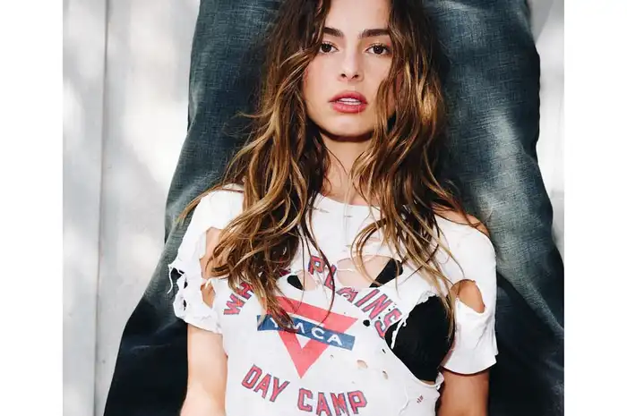 Lirik Lagu 'Diet Pepsi' – Addison Rae, Lengkap dengan Terjemahannya ...