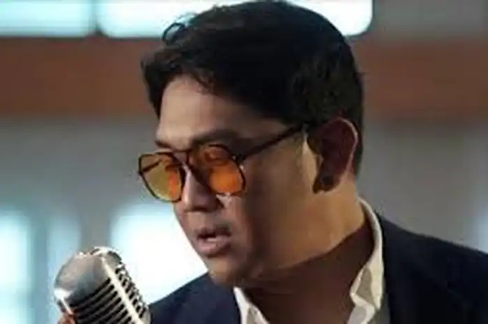 Makna Lirik Lagu Aku Yang Jatuh Cinta Milik Dudy Oris - Sonora.id