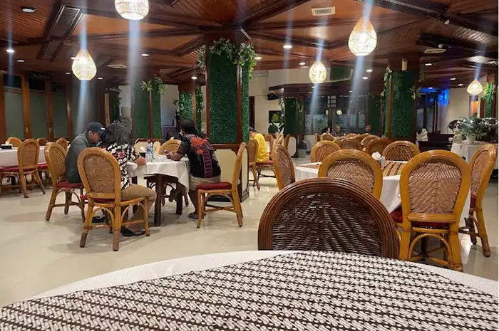 Cari Kuliner Khas dengan Nuansa Klasik di Tengah Jakarta Timur? Datang ...