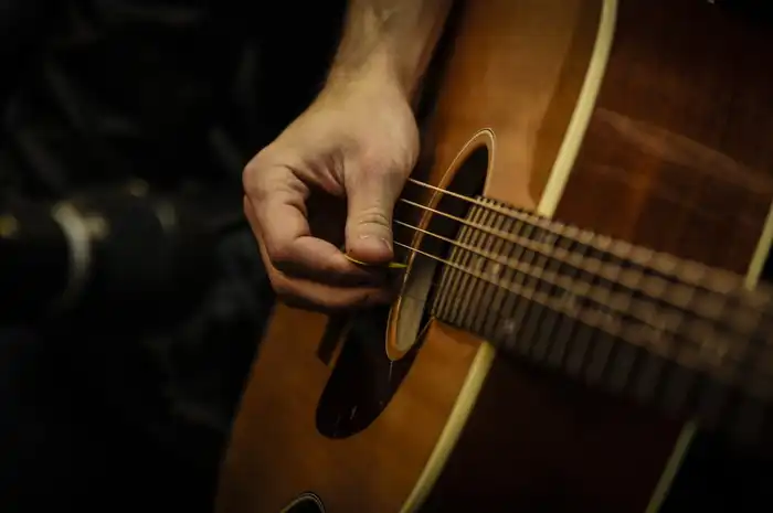 Lirik Lagu Rasa Ini dari Vierra: Ku Tak Percaya Kau Ada di Sini - Sonora.id