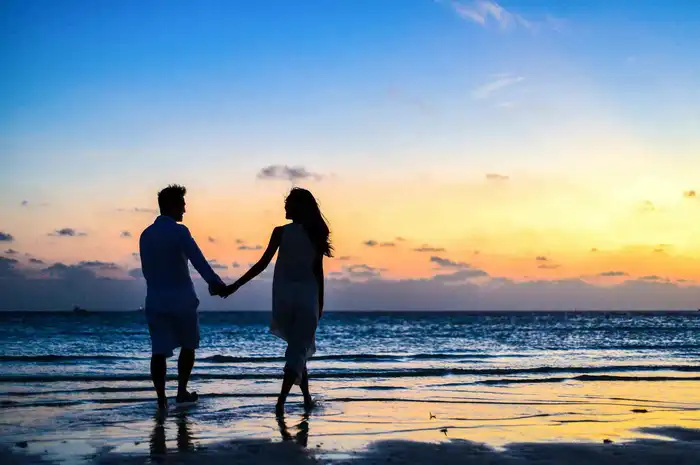 Makna Lagu Blue Yung Kai yang Gambarkan Perasaan Jatuh Cinta - Sonora.id