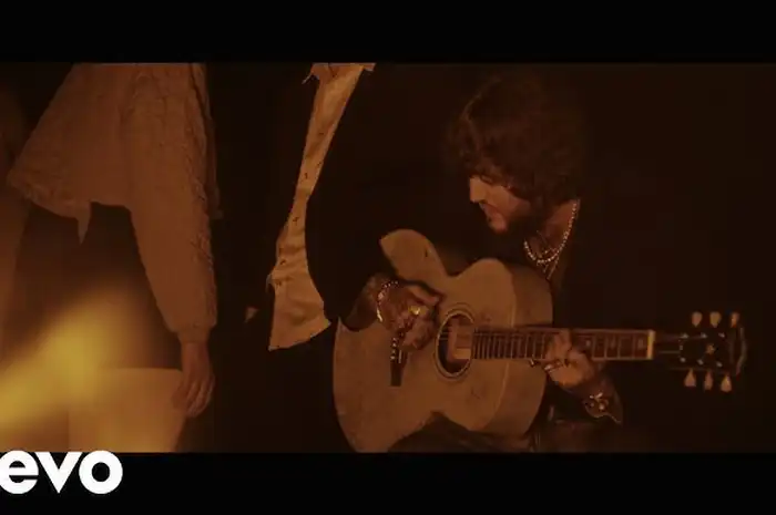 Lirik Lagu Embers - James Arthur: Terjemahan dan Makna Lagunya - Sonora.id