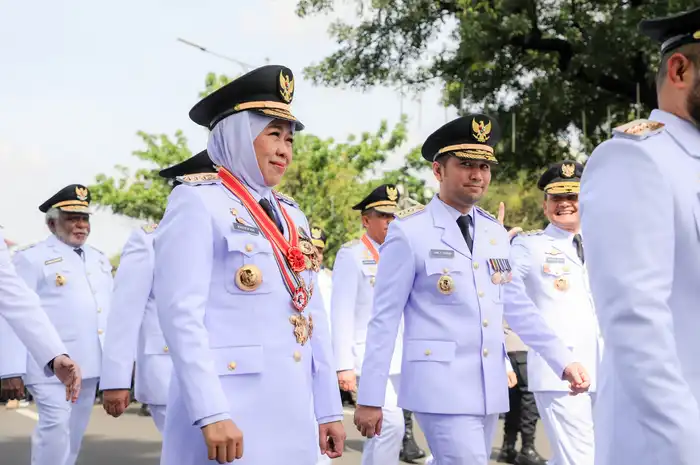 Melanjutkan Sinergi Nawa Bhakti Satya dan Asta Cita, Khofifah-Emil Resmi Dilantik Gubernur dan ...