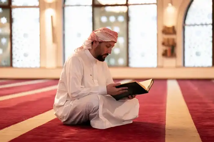 Doa Ramadhan Hari ke-8, Lengkap dengan Arab, Latin, dan Artinya - Sonora.id