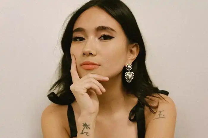 Lirik Lagu dan Terjemahan You'll Be In My Heart - NIKI - Sonora.id