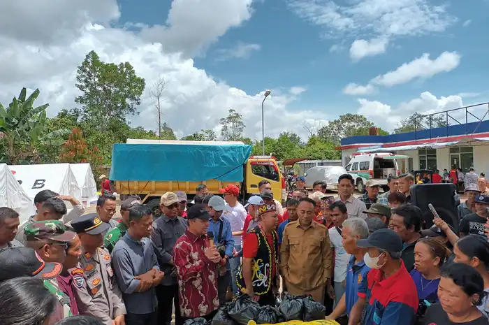 Pemprov Kalbar-DAD Kubu Raya Sinergi Salurkan Bantuan 4000 Paket Sembako ke Warga Terdampak ...